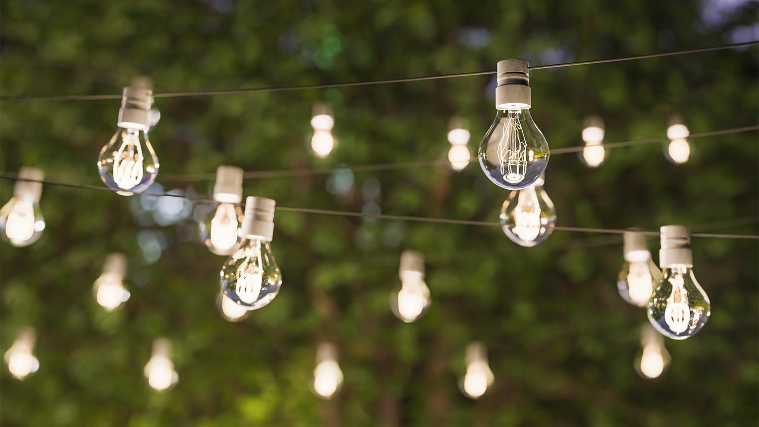 How Much Does Landscape Lighting Cost? [2024 Data] | Angi